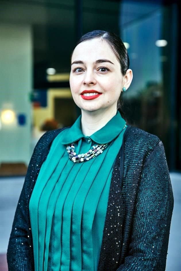 Reconocen papel de regia en ciencia