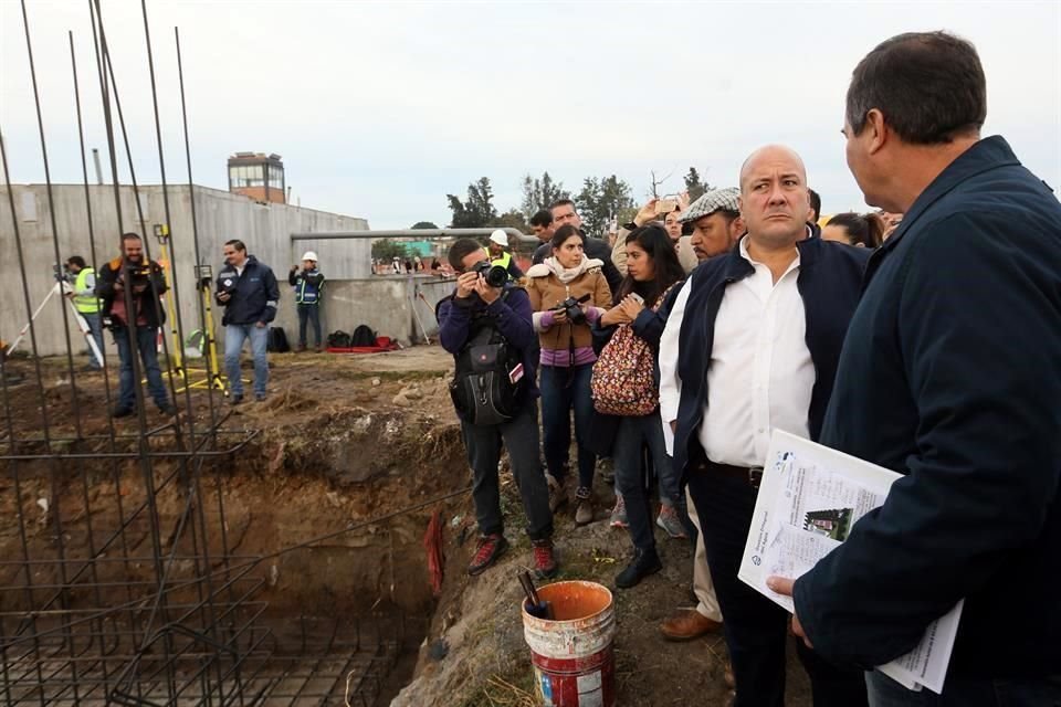 Recorre Alfaro obras de saneamiento de aguas