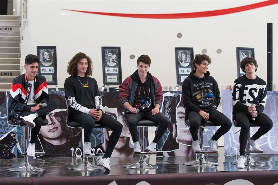 Presenta CD9 disco con cinco portadas