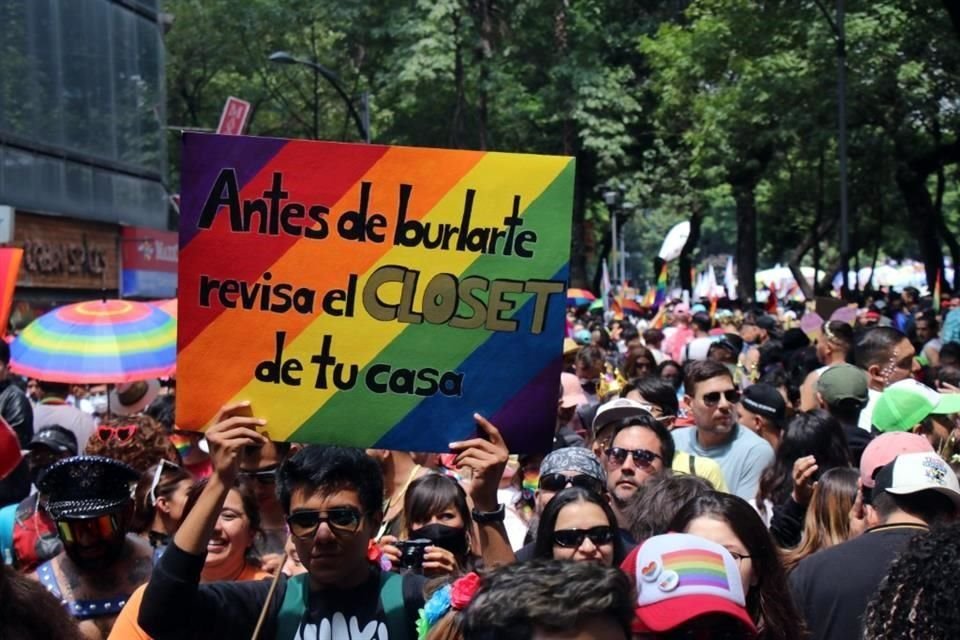 Se concentran por Marcha del Orgullo en CDMX