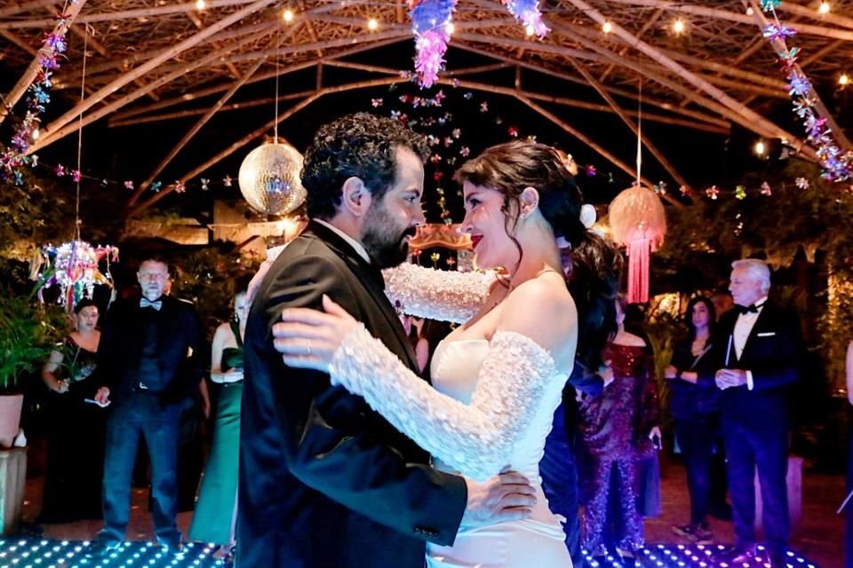 Surge un amor entre engaños en el filme 'Mesa de Regalos'